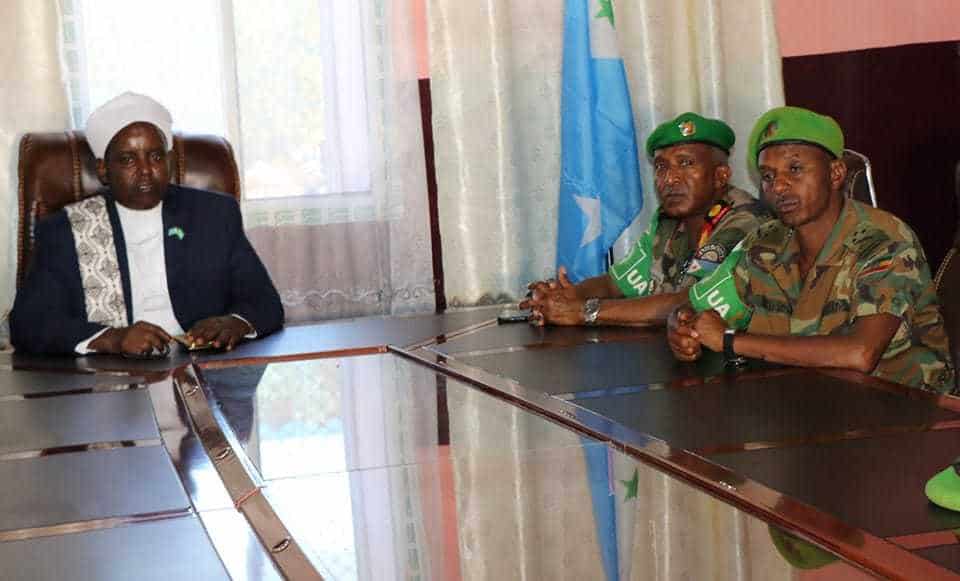 SAWIRO:-Sheekh Shaakir oo la kulmay Saraakiil ka socotay AMISOM - Radio ...