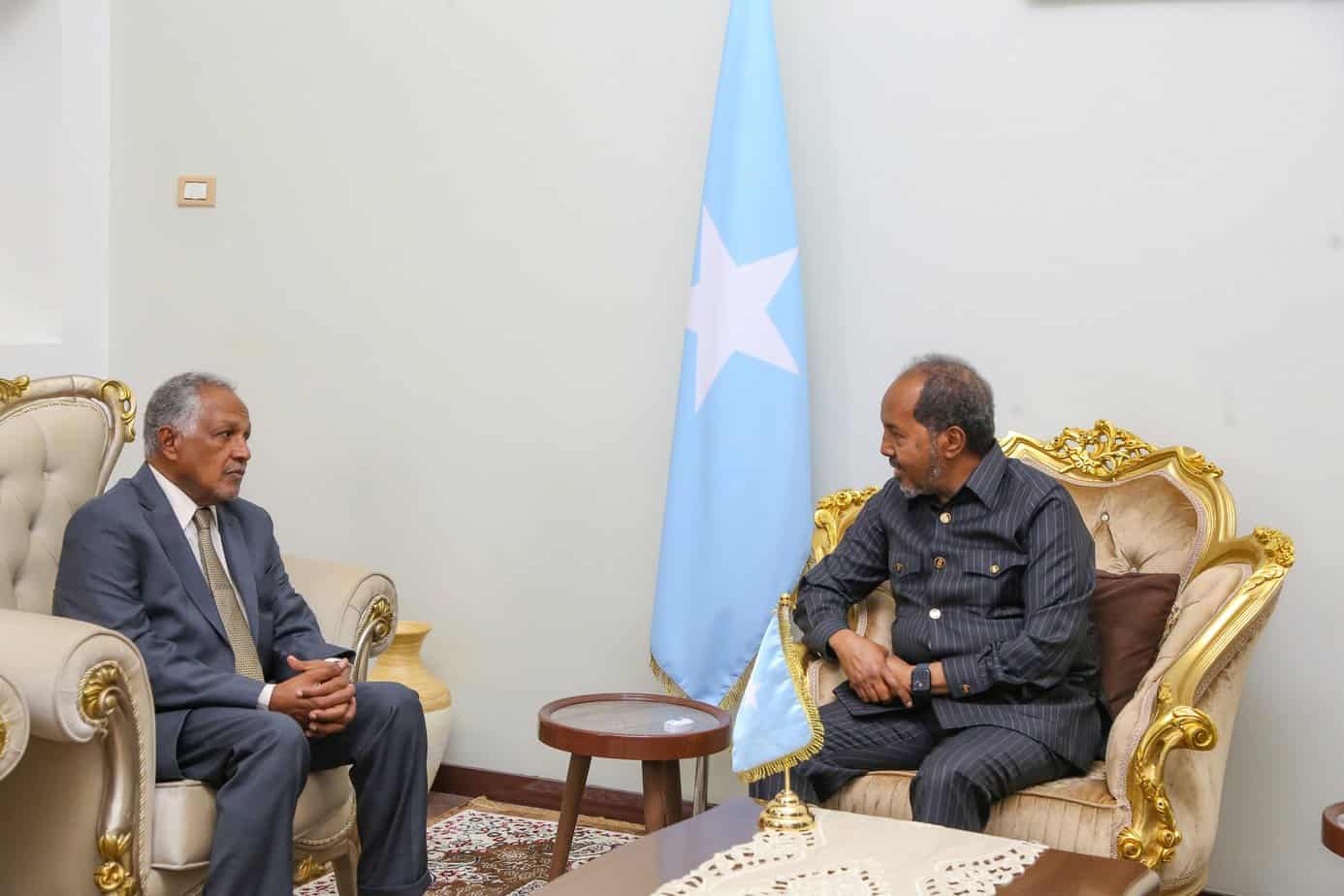 Maxay ka wada hadleen Madaxweweyne Xasan Sheekh Maxamuud & Ergay gaar ...