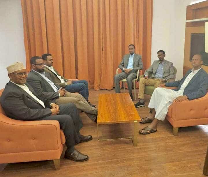 Dowladda Soomaaliya iyo Maamulka Jubbaland oo ka shiray xal u helida arrinta Gobolka Gedo ...