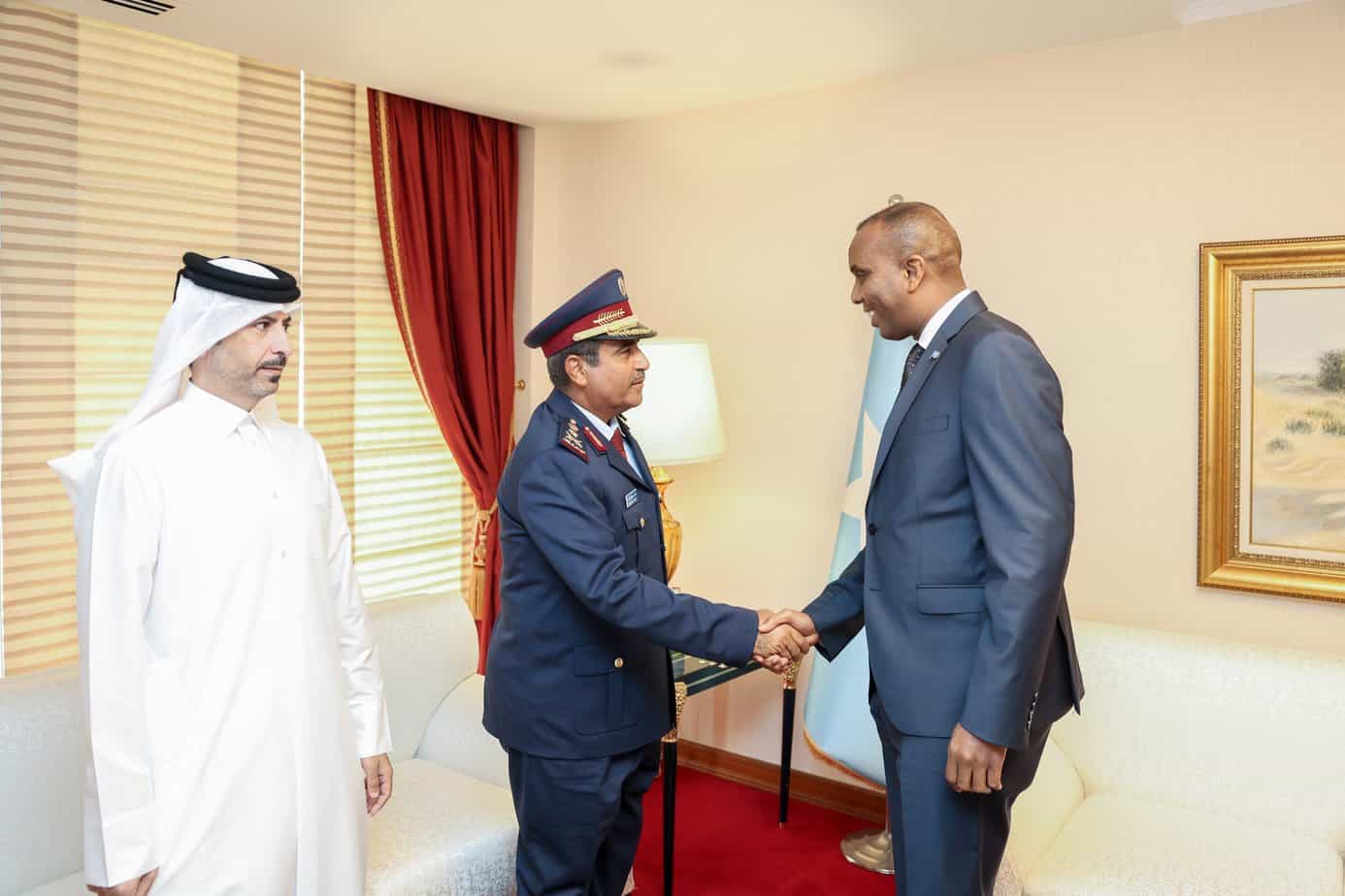 Ra'iisal Wasaare Xamse oo kulan la qaatay Taliyaha ciidanka qalabka ...