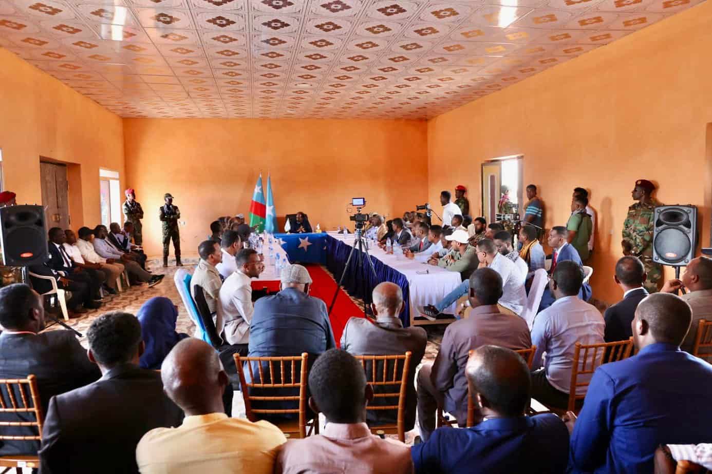 Madaxweynaha Soomaaliya oo Madaxda Koonfur Galbeed kala shiray la dagaalanka Al-Shabaab - Radio ...