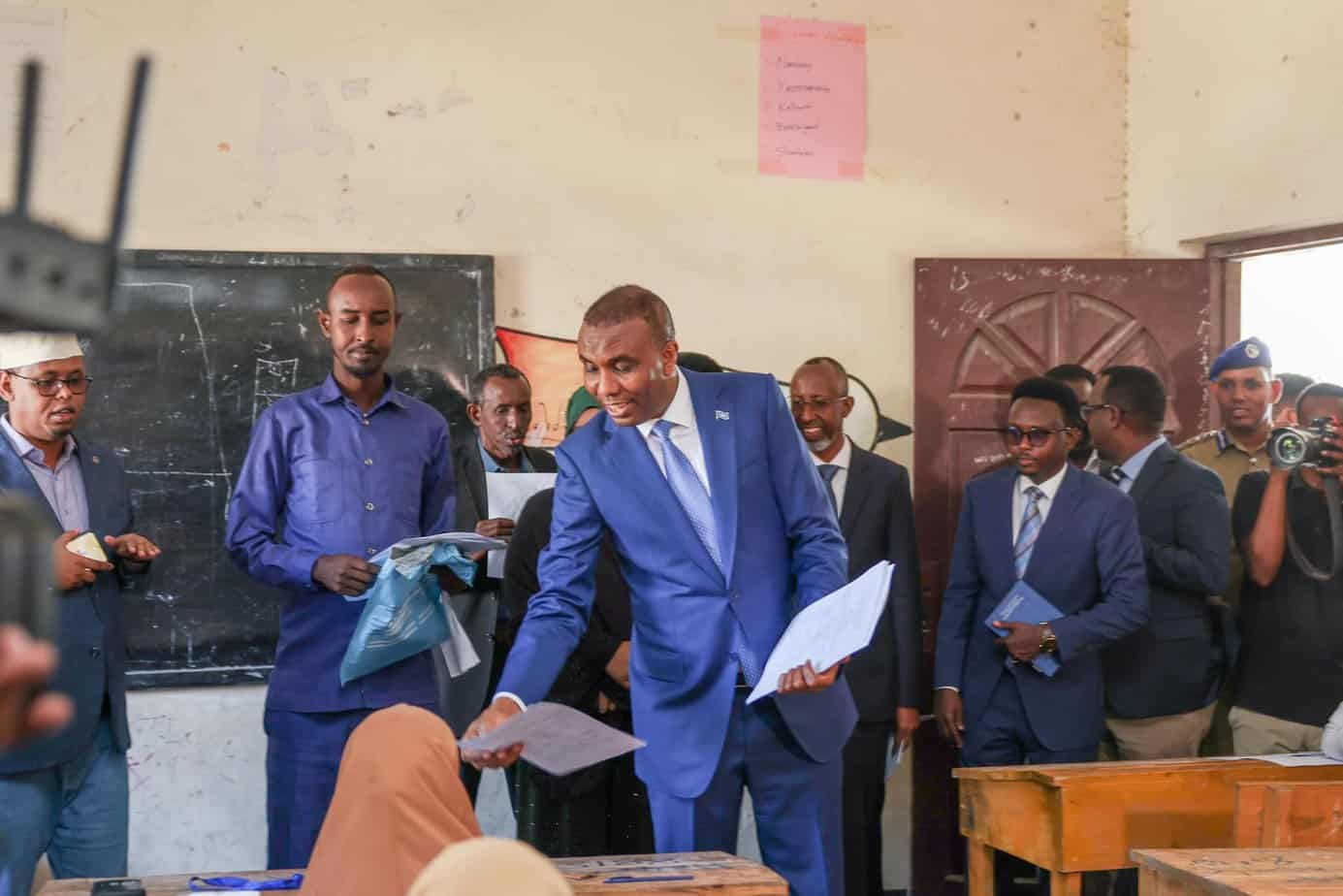 Ra'iisal Wasaare Xamse oo Daah furay Imtixaanka Shahaadiga ah ee ...