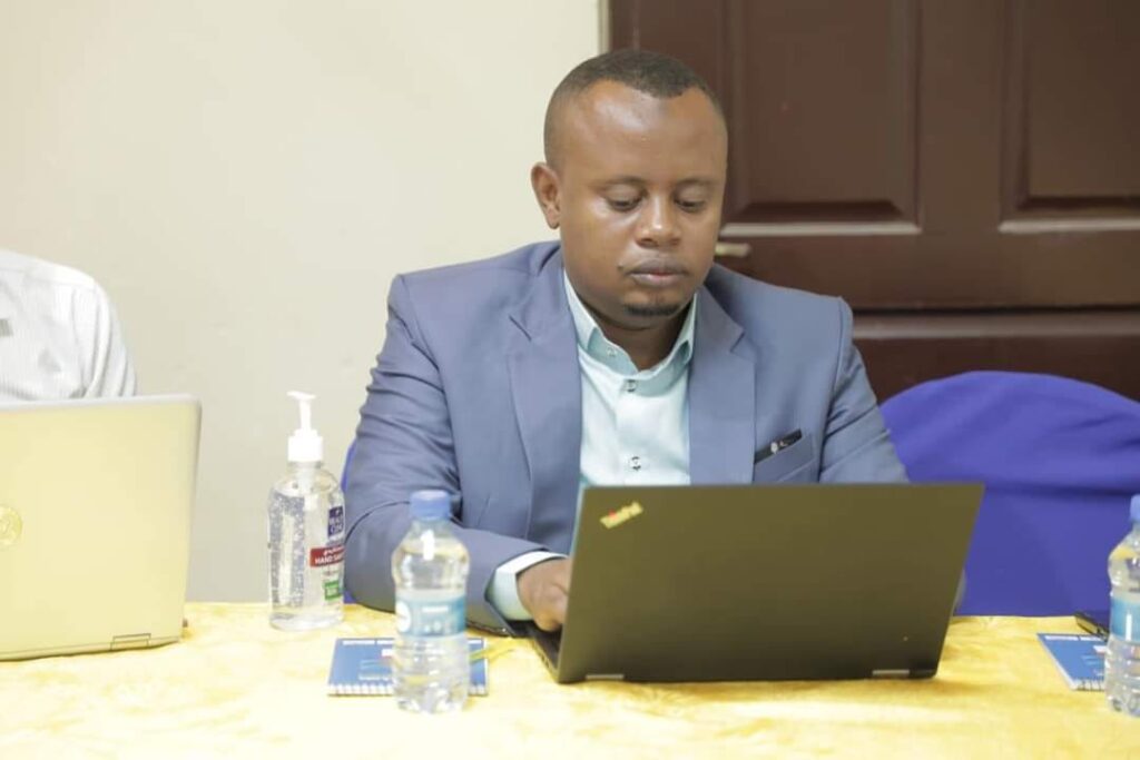 Wasiirkii Wasaarada Beeraha Hirshabeelle oo xilka laga qaaday & Wasiir ...