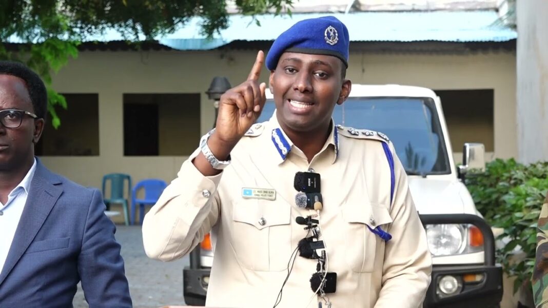 Booliska oo askar u soo xiray shacab lagu dhibaateeyay Siinaay. - Radio ...